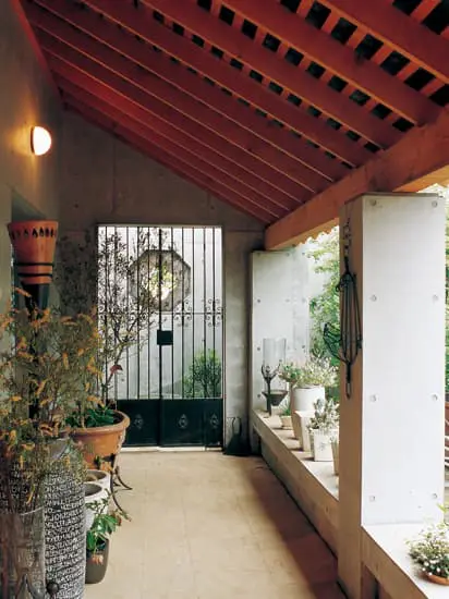 パティオと回廊のある家 - ARTEC